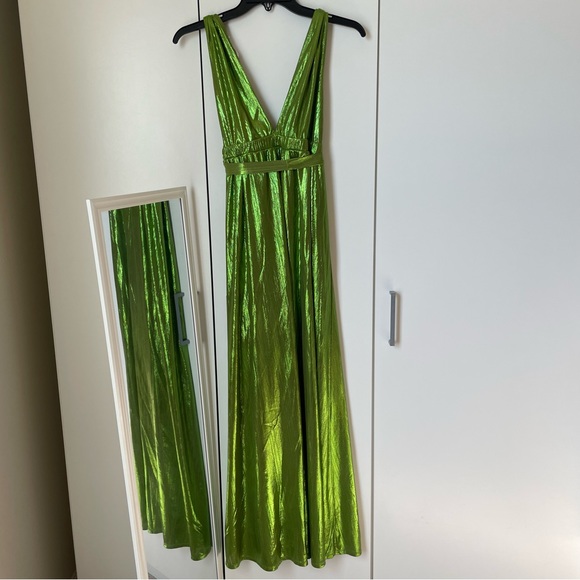 Sincerly Jules | Dresses | Sincerely Jules Green Metallic Cocktail ...